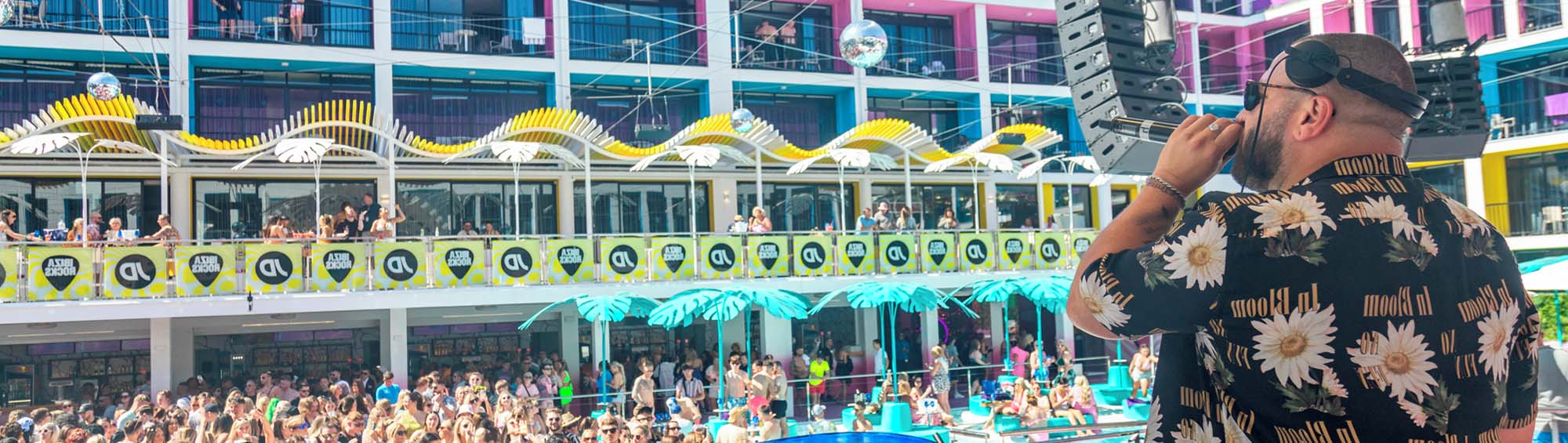POOLSIDE DJ VIBES | Jet2holidays