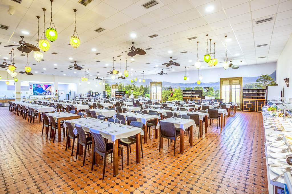 Magic Natura Animal Waterpark & Polynesian Lodge Resort - Benidorm ...