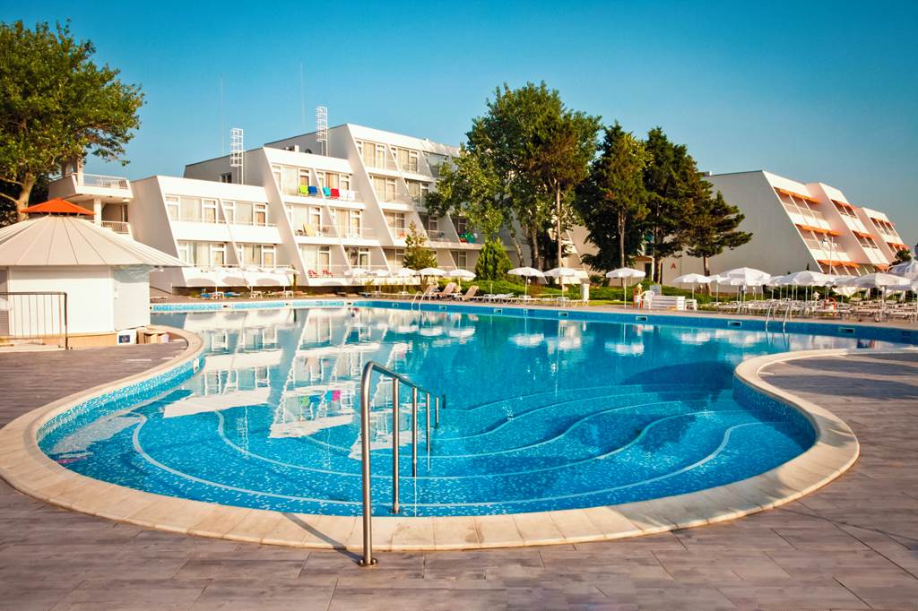 AluaSun Helios Beach - Obzor hotels | Jet2holidays