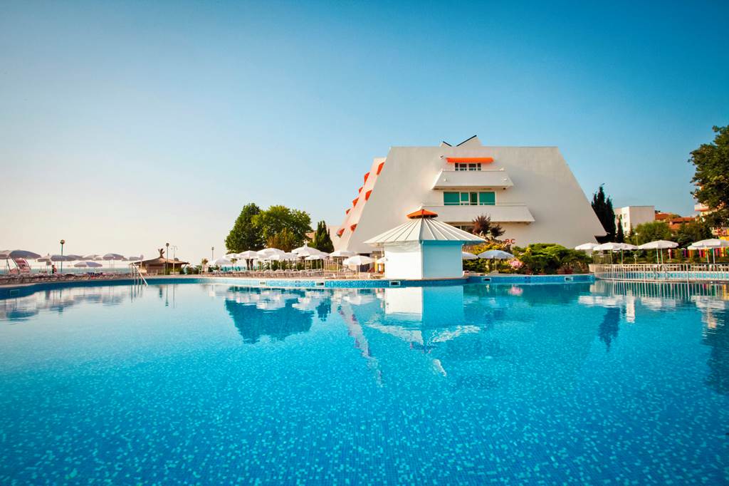 AluaSun Helios Beach - Obzor hotels | Jet2holidays