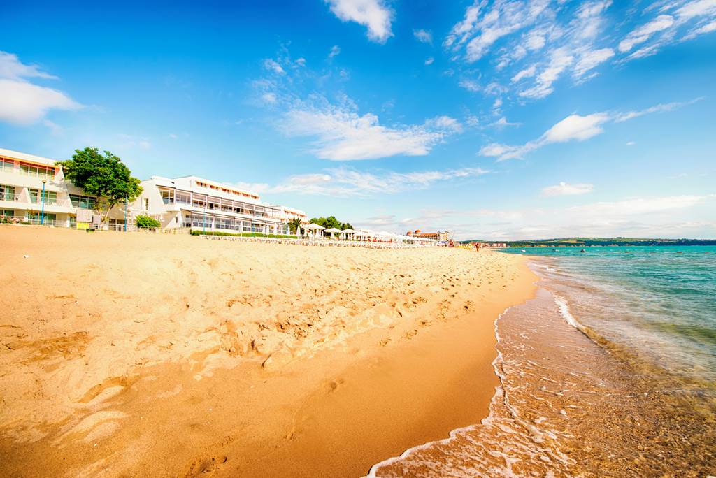 AluaSun Helios Beach - Obzor hotels | Jet2holidays