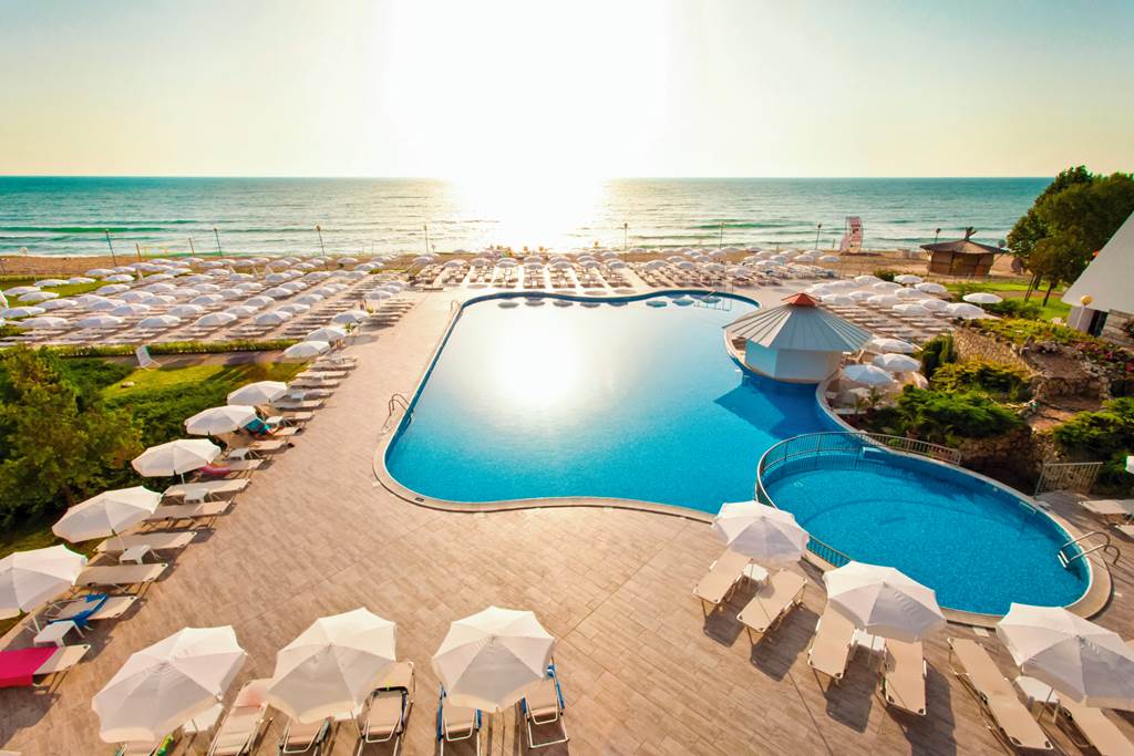 AluaSun Helios Beach - Obzor hotels | Jet2holidays