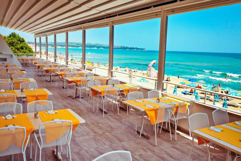 AluaSun Helios Beach - Obzor hotels | Jet2holidays