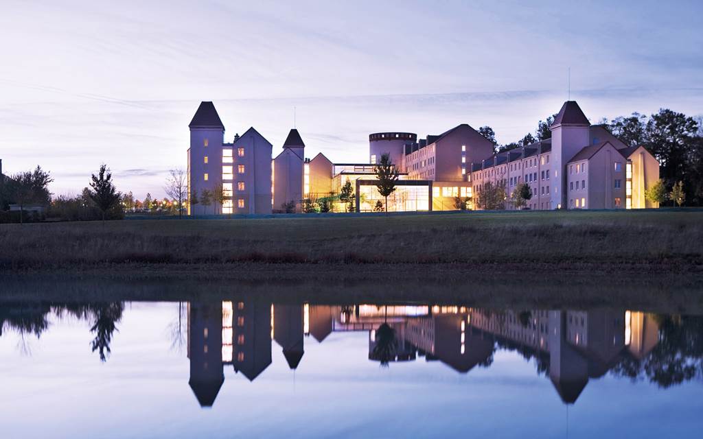 Explorers Hotel - Paris Disney hotels | Jet2holidays