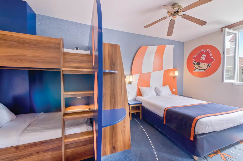 Explorers Hotel - Paris Disney hotels | Jet2holidays