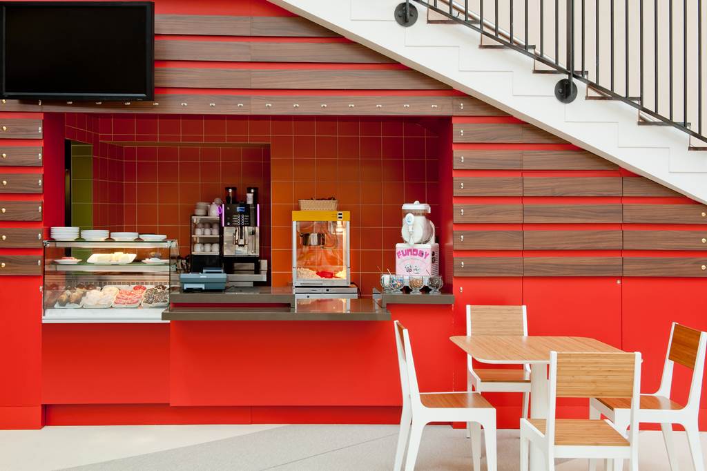 Explorers Hotel - Paris Disney hotels | Jet2holidays