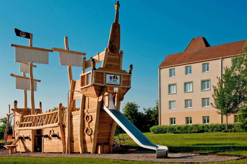 Explorers Hotel - Paris Disney hotels | Jet2holidays