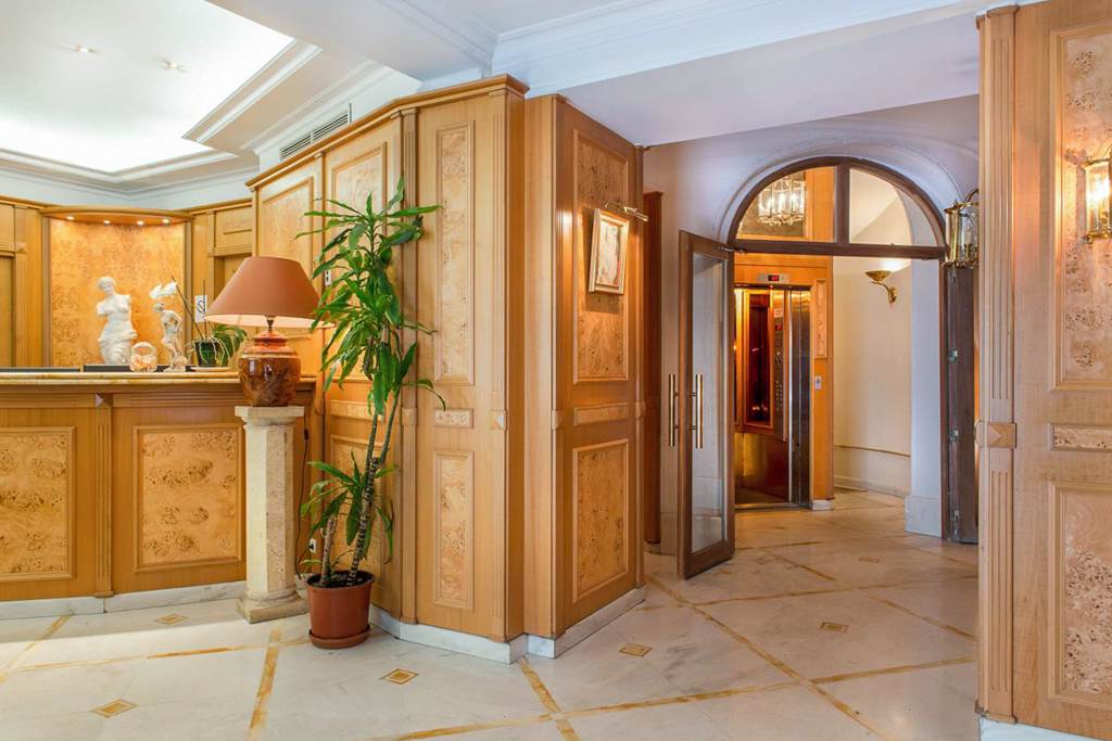 Princesse Caroline - Paris City hotels | Jet2holidays