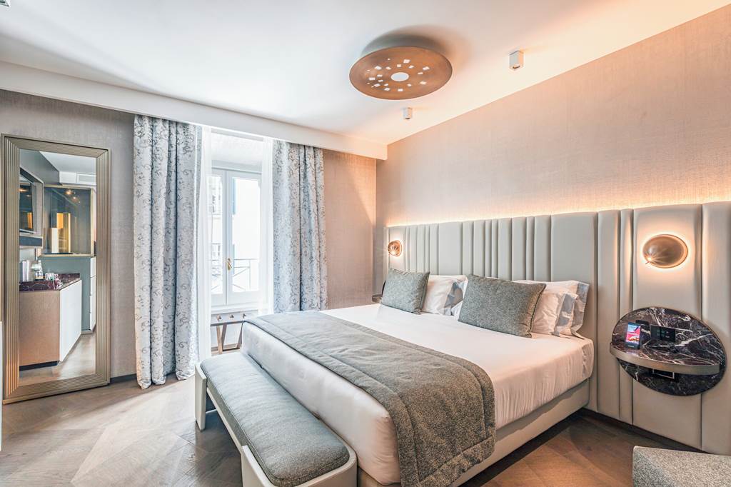 The Pantheon Iconic Rome Hotel Autograph Collection - Rome City hotels ...