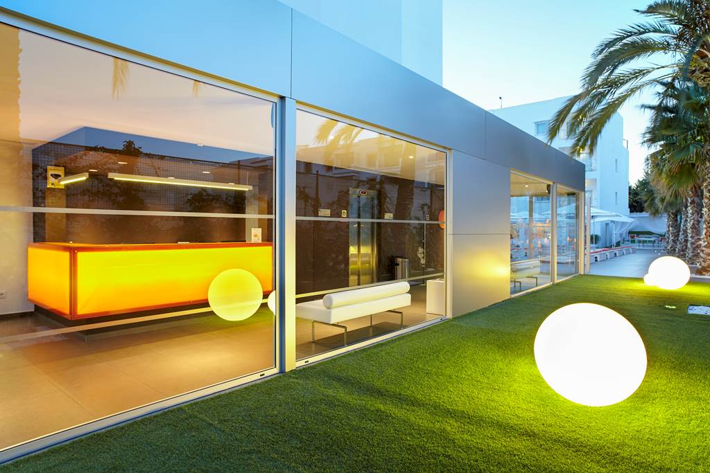 Ibiza Sun Apartments - Playa D'En Bossa hotels | Jet2holidays