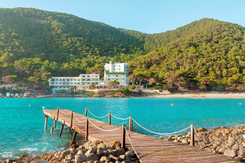 Apartments El Pinar - Cala Llonga (Ibiza) hotels | Jet2holidays