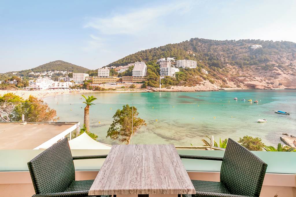 Apartments El Pinar - Cala Llonga (Ibiza) hotels | Jet2holidays