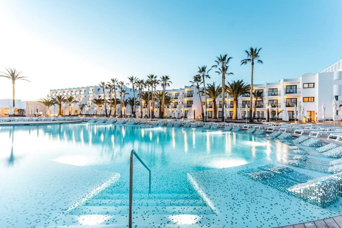 Grand Palladium White Island Resort & Spa - Playa DEn Bossa Hotels ...