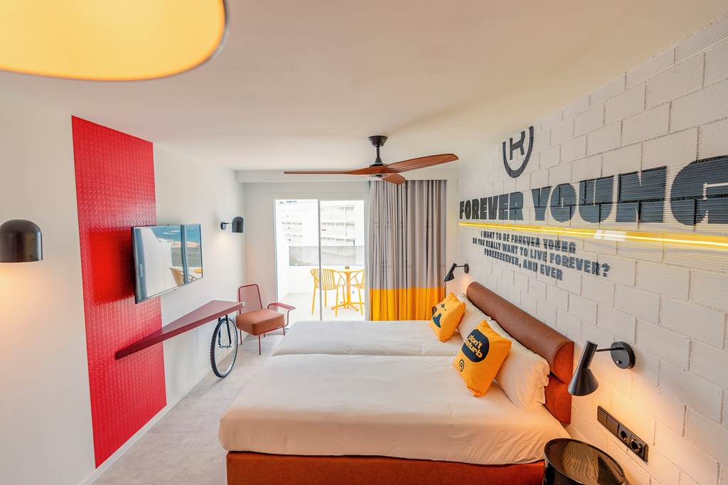 Ryans Lola's Ibiza - San Antonio Bay hotels | Jet2holidays