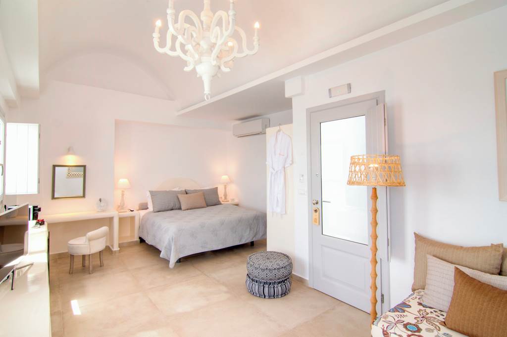 Santorini Secret Premium - Oia hotels | Jet2holidays