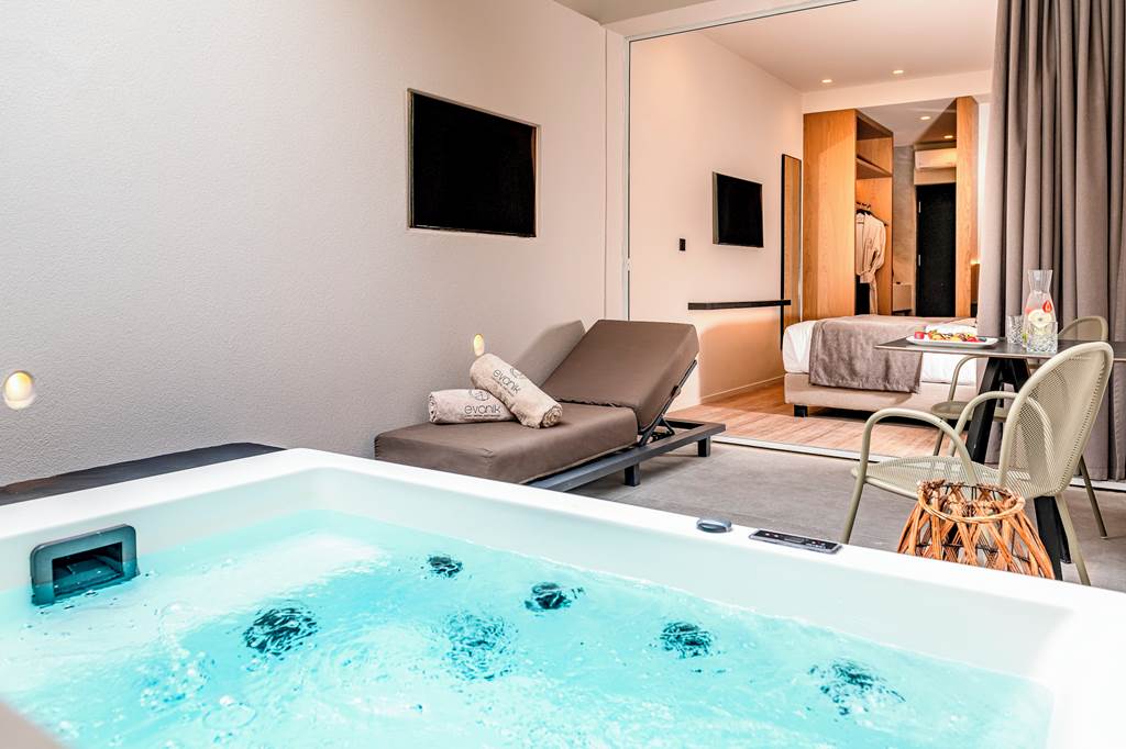 Evanik Chic Hotel - Pothia hotels | Jet2holidays