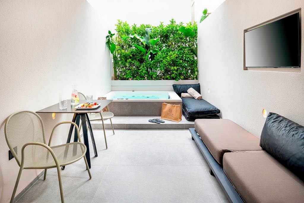 Evanik Chic Hotel - Pothia hotels | Jet2holidays