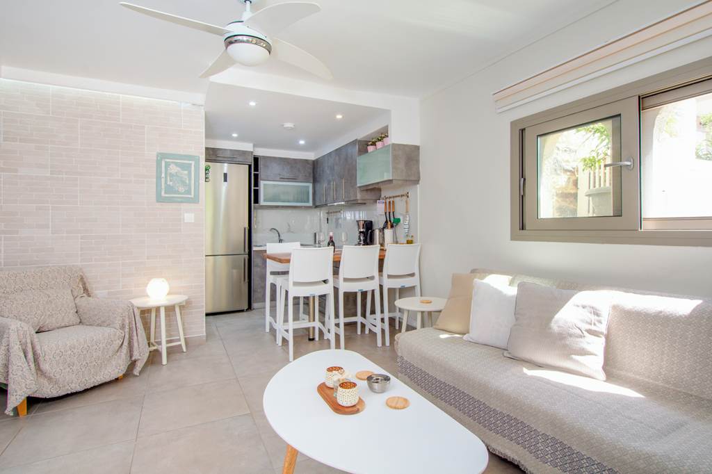 Irida Hotel Apartments - Stoupa hotels | Jet2holidays