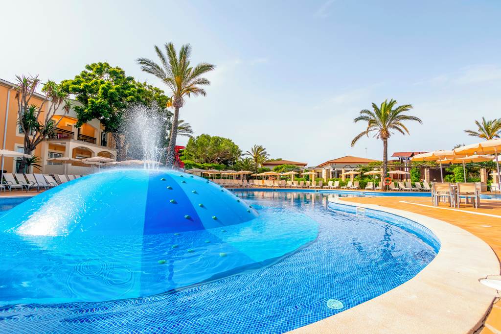 Zafiro Menorca - Cala'n Bosch hotels | Jet2holidays