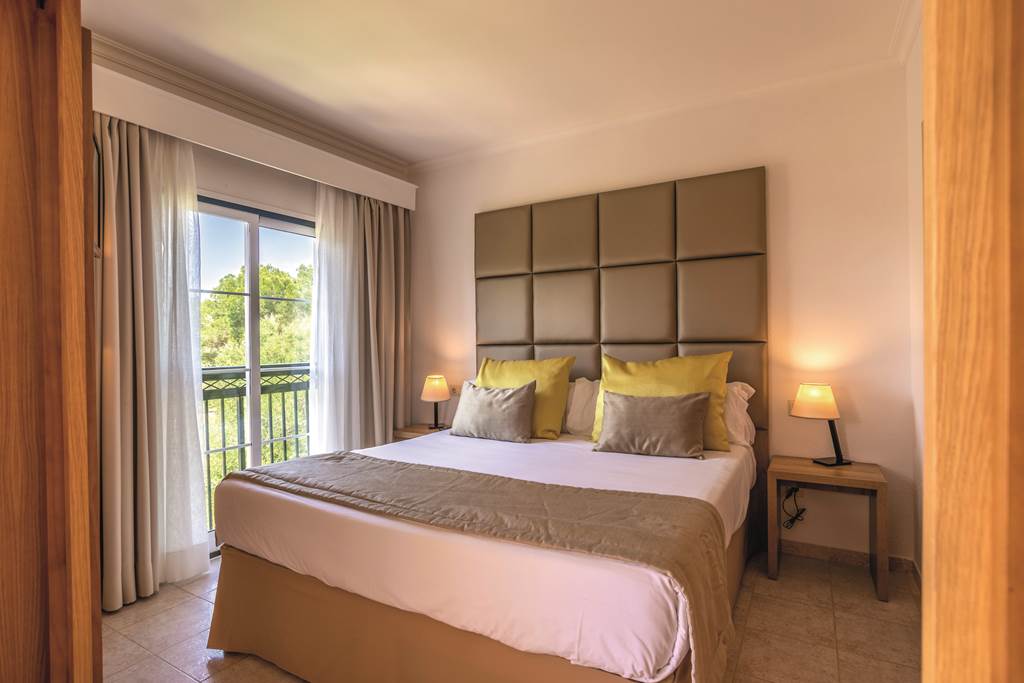 Zafiro Menorca - Cala'n Bosch hotels | Jet2holidays