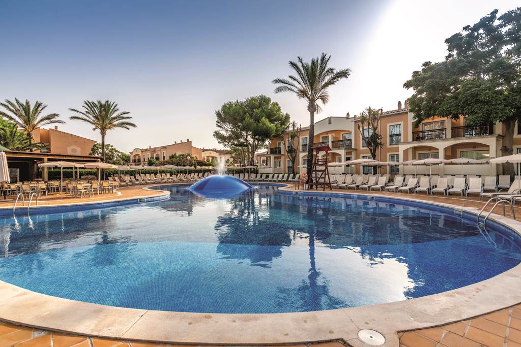 Zafiro Menorca - Cala'n Bosch hotels | Jet2holidays