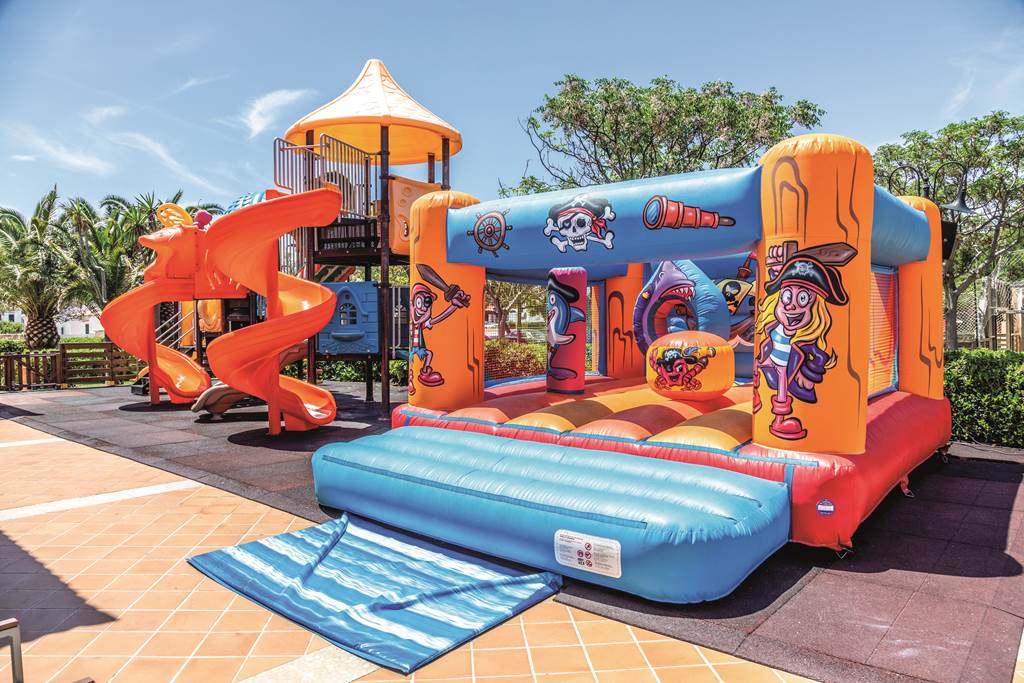 Zafiro Menorca - Cala'n Bosch hotels | Jet2holidays