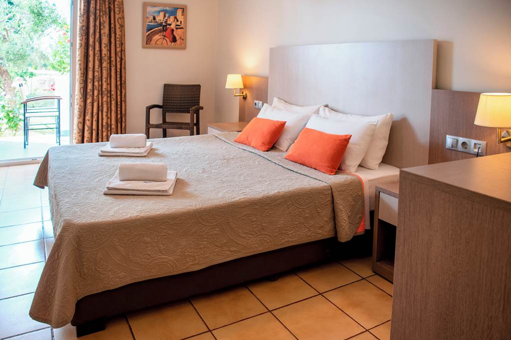 Kalloni Bay Hotel - Skala Kallonis hotels | Jet2holidays