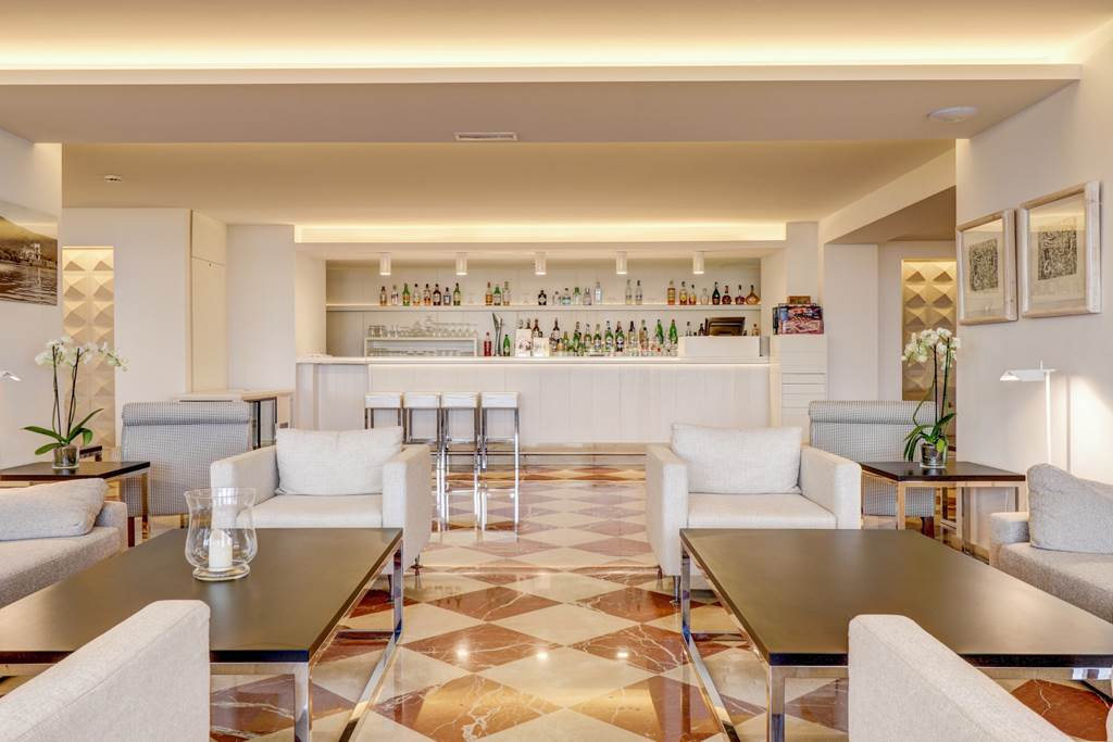 Hotel Illa d'Or & Illa d'Or Club Apartments - Puerto Pollensa hotels ...