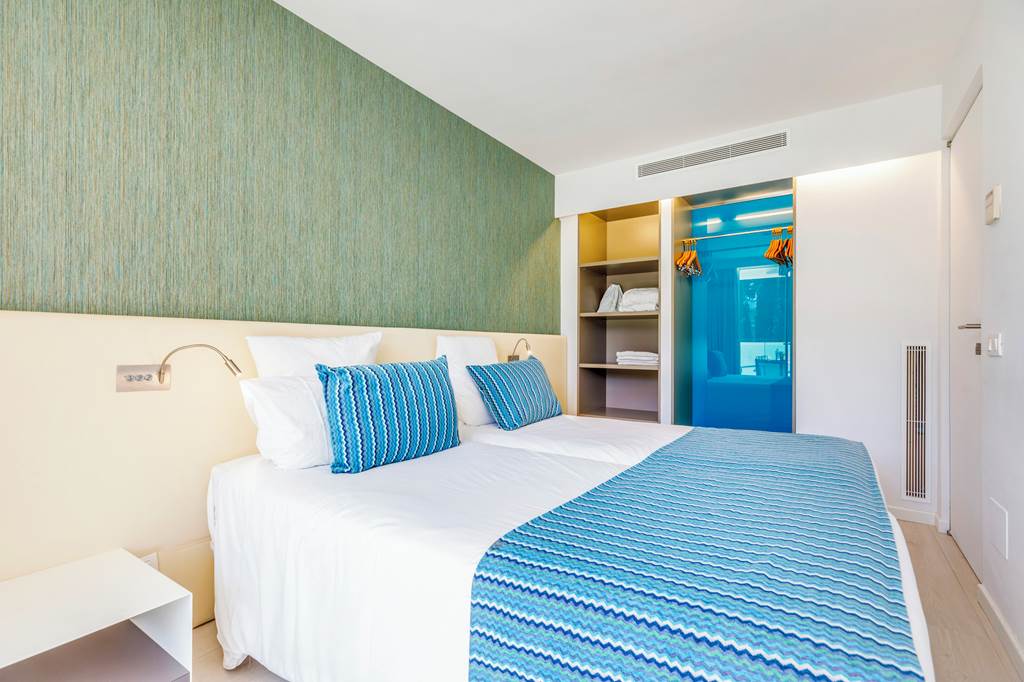 Hotel Illa d'Or & Illa d'Or Club Apartments - Puerto Pollensa hotels ...