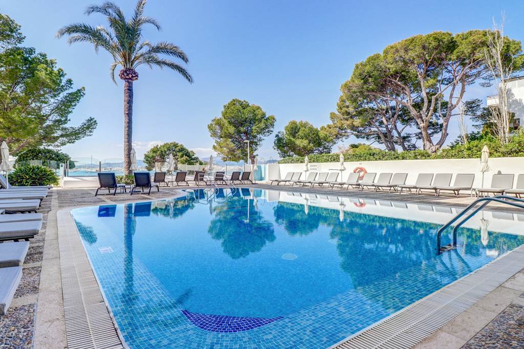 Hotel Illa d'Or & Illa d'Or Club Apartments - Puerto Pollensa hotels ...