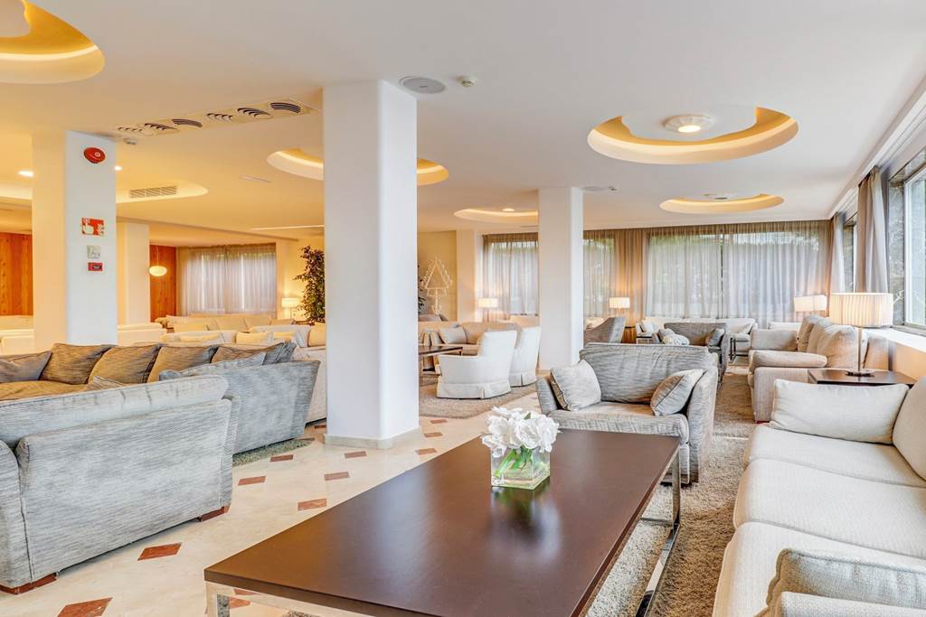 Hotel Illa d'Or & Illa d'Or Club Apartments - Puerto Pollensa hotels ...