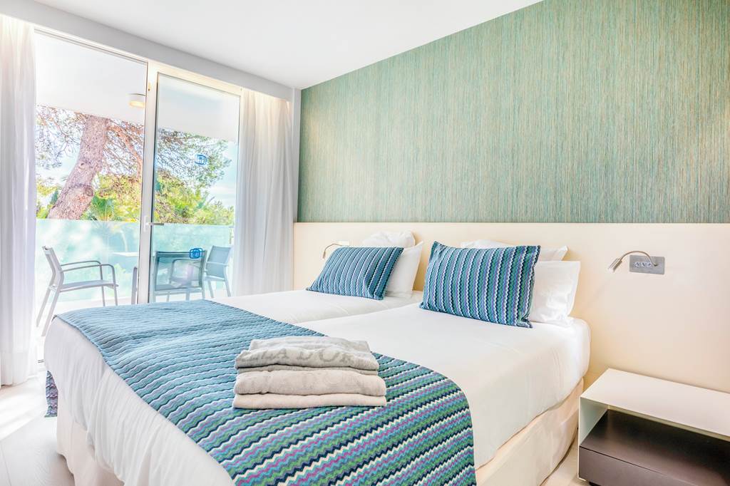 Hotel Illa d'Or & Illa d'Or Club Apartments - Puerto Pollensa hotels ...