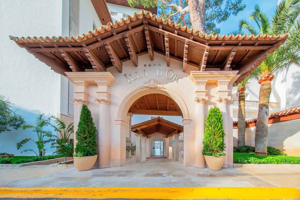 Hotel Illa d'Or & Illa d'Or Club Apartments - Puerto Pollensa hotels ...
