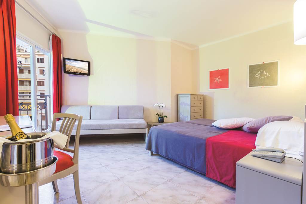 Hotel Playas del Rey - Santa Ponsa hotels | Jet2holidays