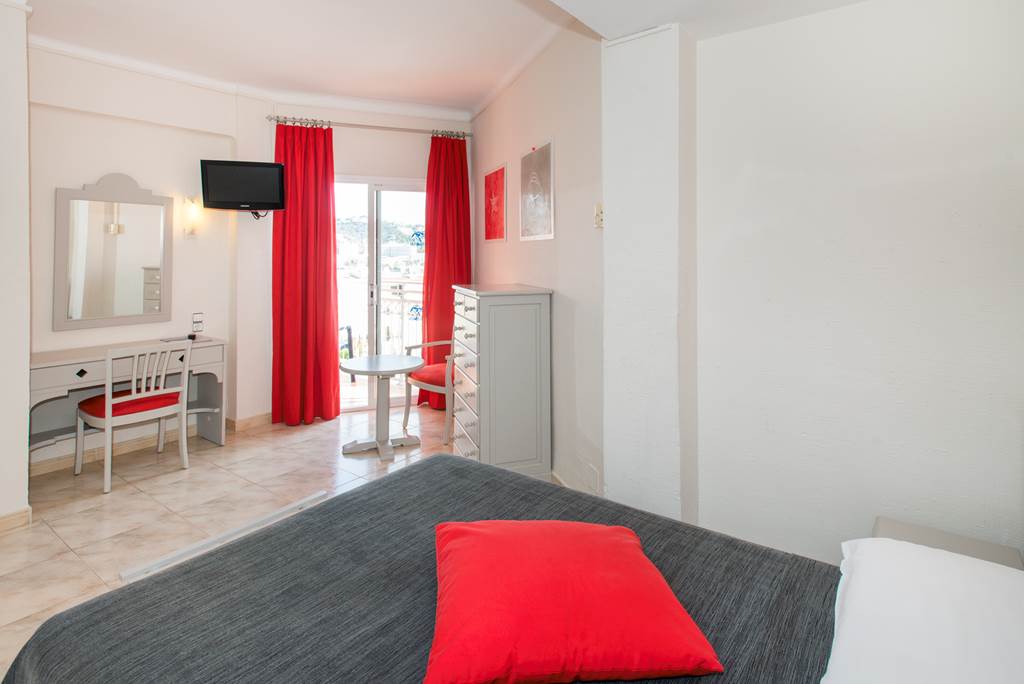 Hotel Playas del Rey - Santa Ponsa hotels | Jet2holidays