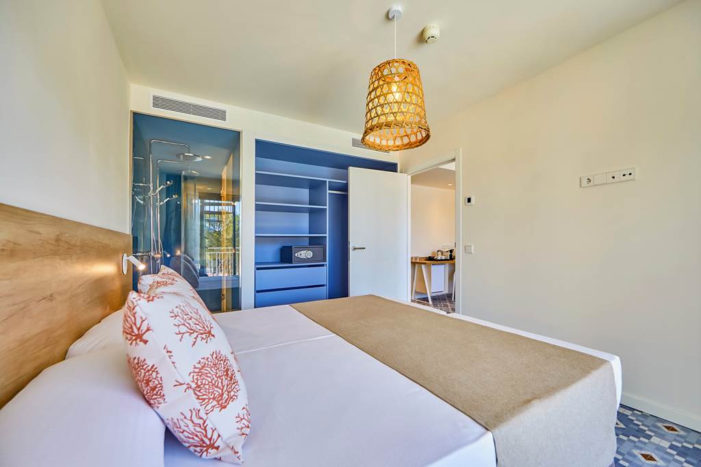 FERGUS Club Europa - Paguera hotels | Jet2holidays