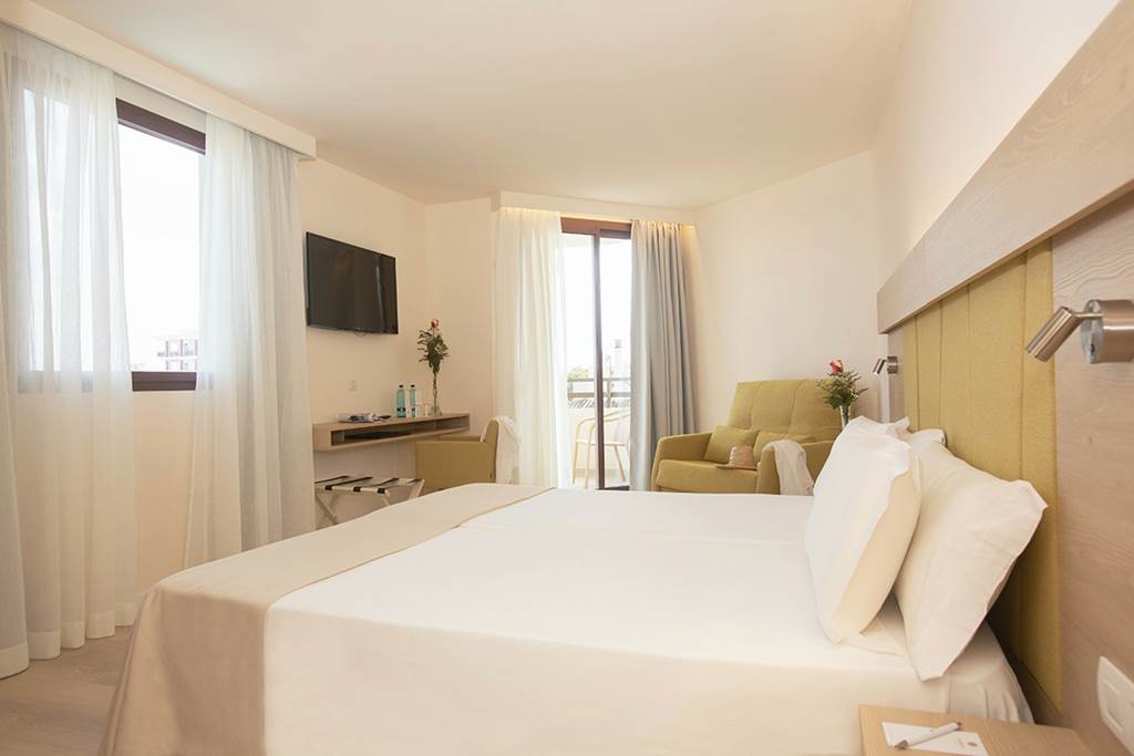 Hotel Sabina Playa - Cala Millor hotels | Jet2holidays