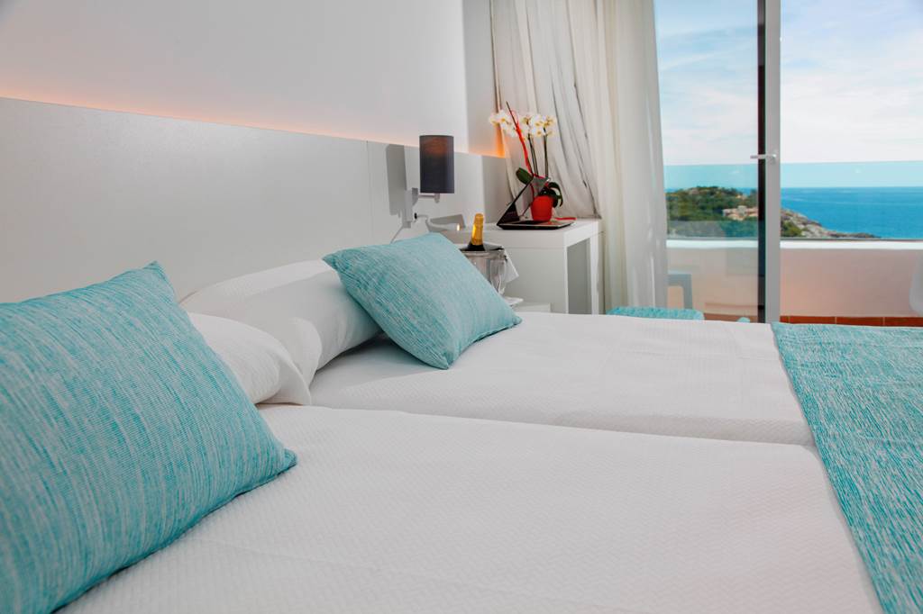 AluaSoul Carolina - Font De Sa Cala hotels | Jet2holidays