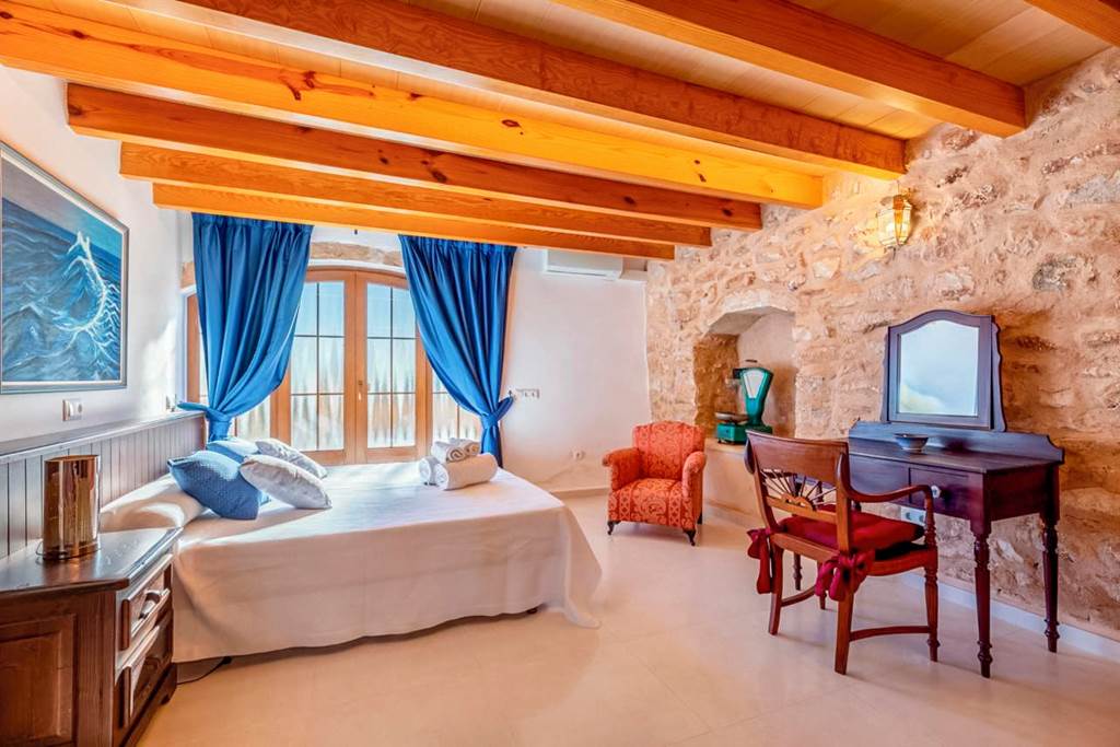 Villa Es Fasser - Vintage | Jet2Villas | Jet2holidays