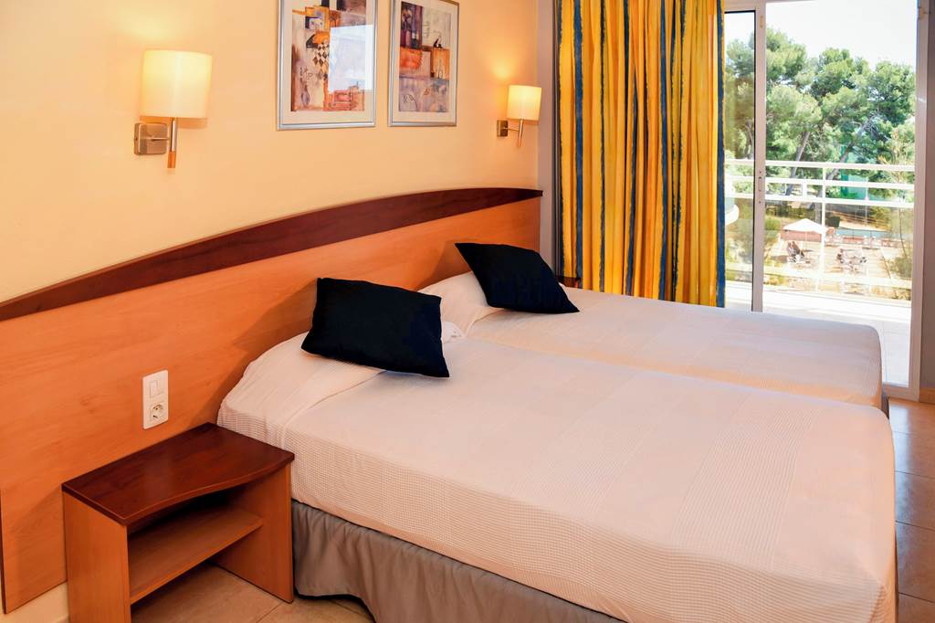 Aparthotel SunClub Salou PortAventura Theme Park | Jet2holidays