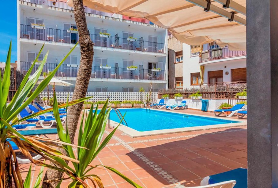 Sitges Holidays & Best Deals 2024/2025 | Sitges Hotels | Jet2holidays