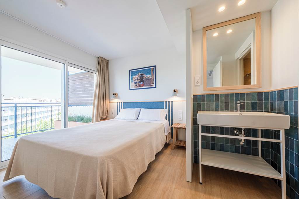 Ancora Apartments - Salou hotels | Jet2holidays