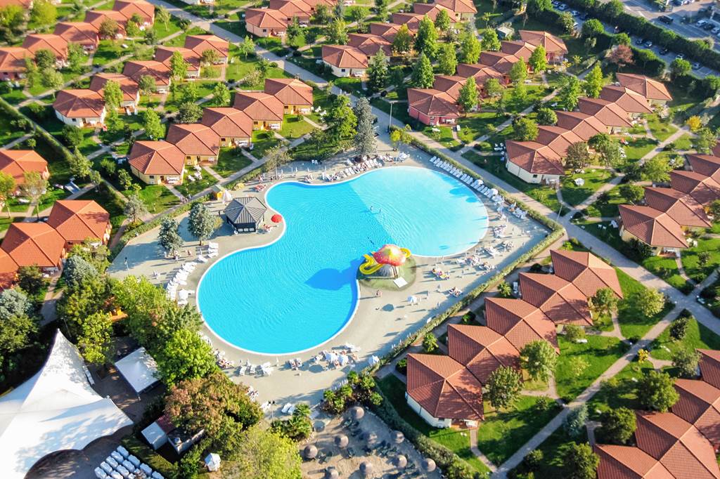 Camping Bella Italia - Peschiera hotels | Jet2holidays