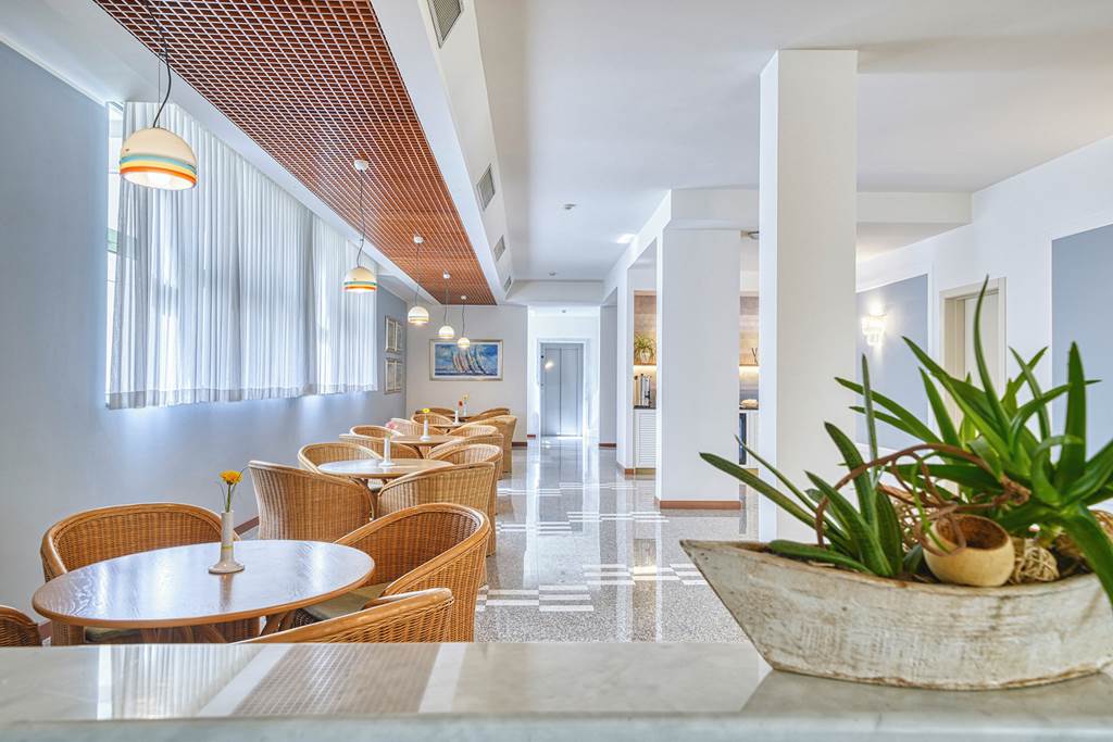 Sky Pool Hotel Sole - Garda hotels | Jet2holidays