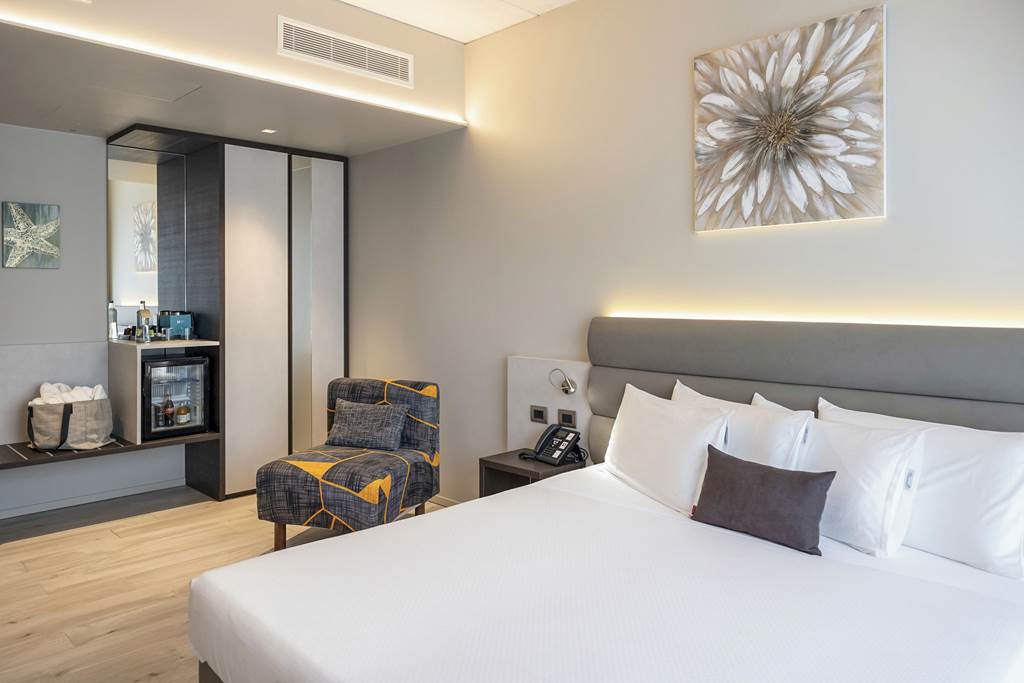 Vision Hotel - Peschiera hotels | Jet2holidays