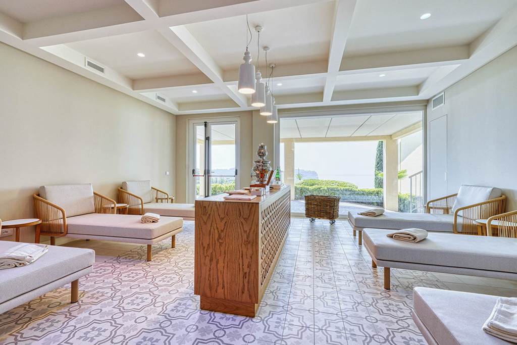 Madrigale Panoramic Hotel - Garda hotels | Jet2holidays