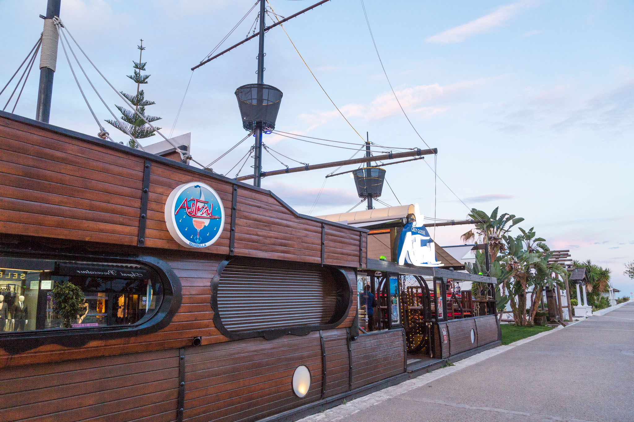 Astral Cocktail Bar (Costa Del Sol)